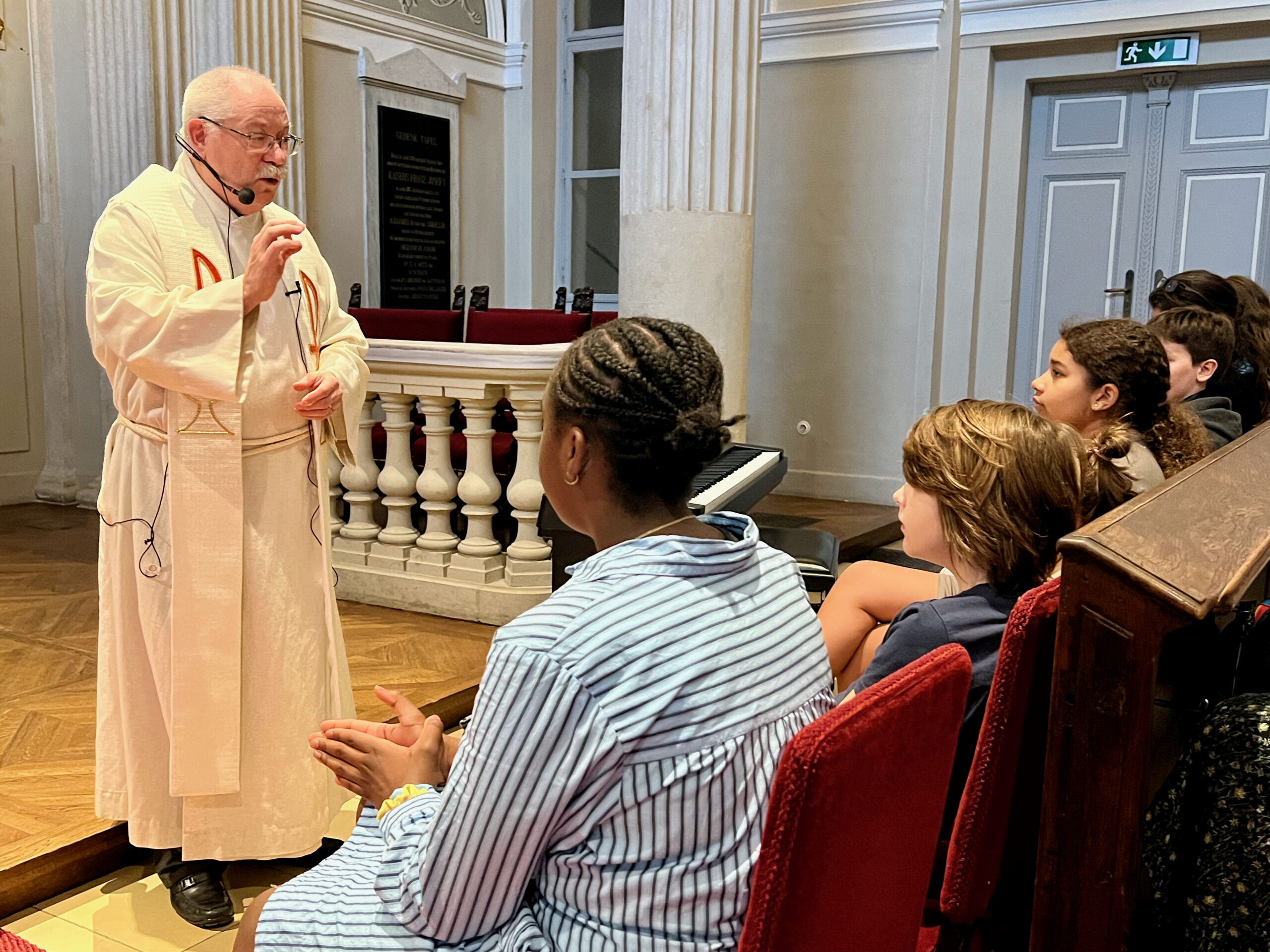 VCC Service 12 May 2024 – Pastor Neil Parker children’s sermon – 2 ...